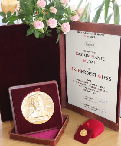 Dr. Herbert Giess is the new winner of the Gaston Planté Medal ...