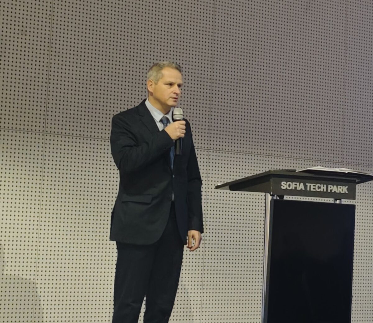 Чл кор Евелина Славчева е новият председател на БАН Българска академия на науките